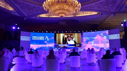 Saudi Luncurkan Chatbot Islami Pertama di Dunia, Saingi ChatGPT! - VOA ...